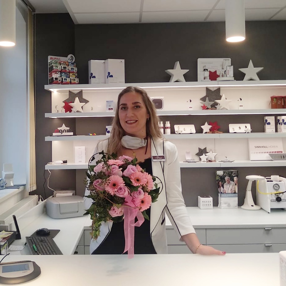 Unsere Kollegin Julia Nagel hat Ihre Meisterprüfung bestanden - Hörwelt ...